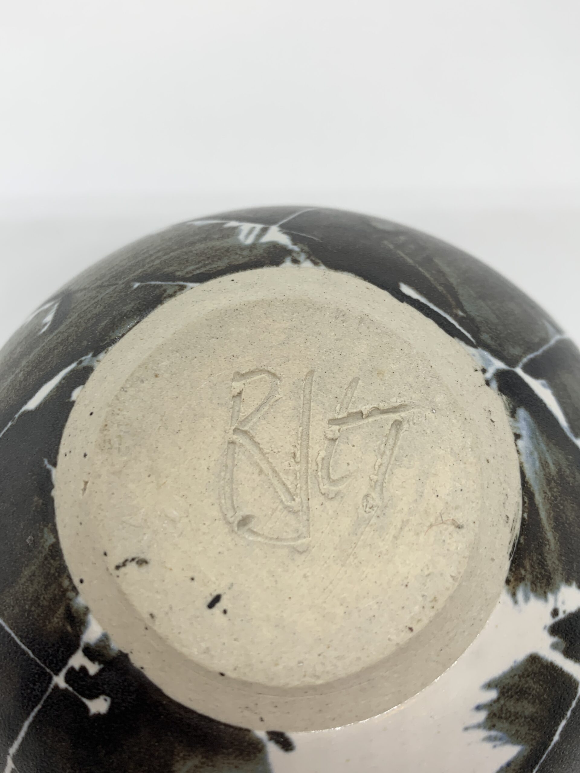 Studio Pottery Vase - incised signature to base - 10cm - Vintage Keepsakes