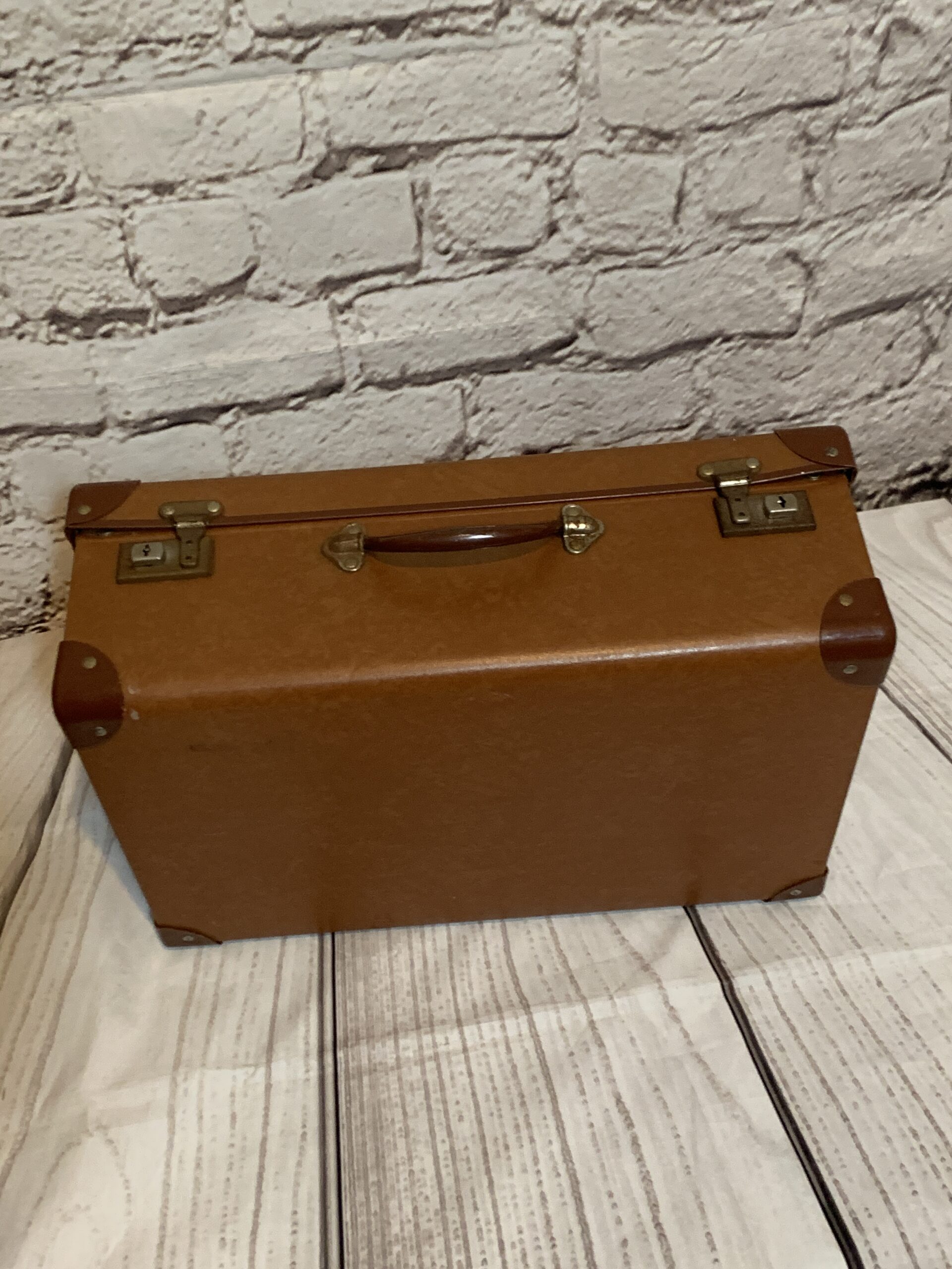 Brown Everlite Suitcase 16x46x31cm - Vintage Keepsakes