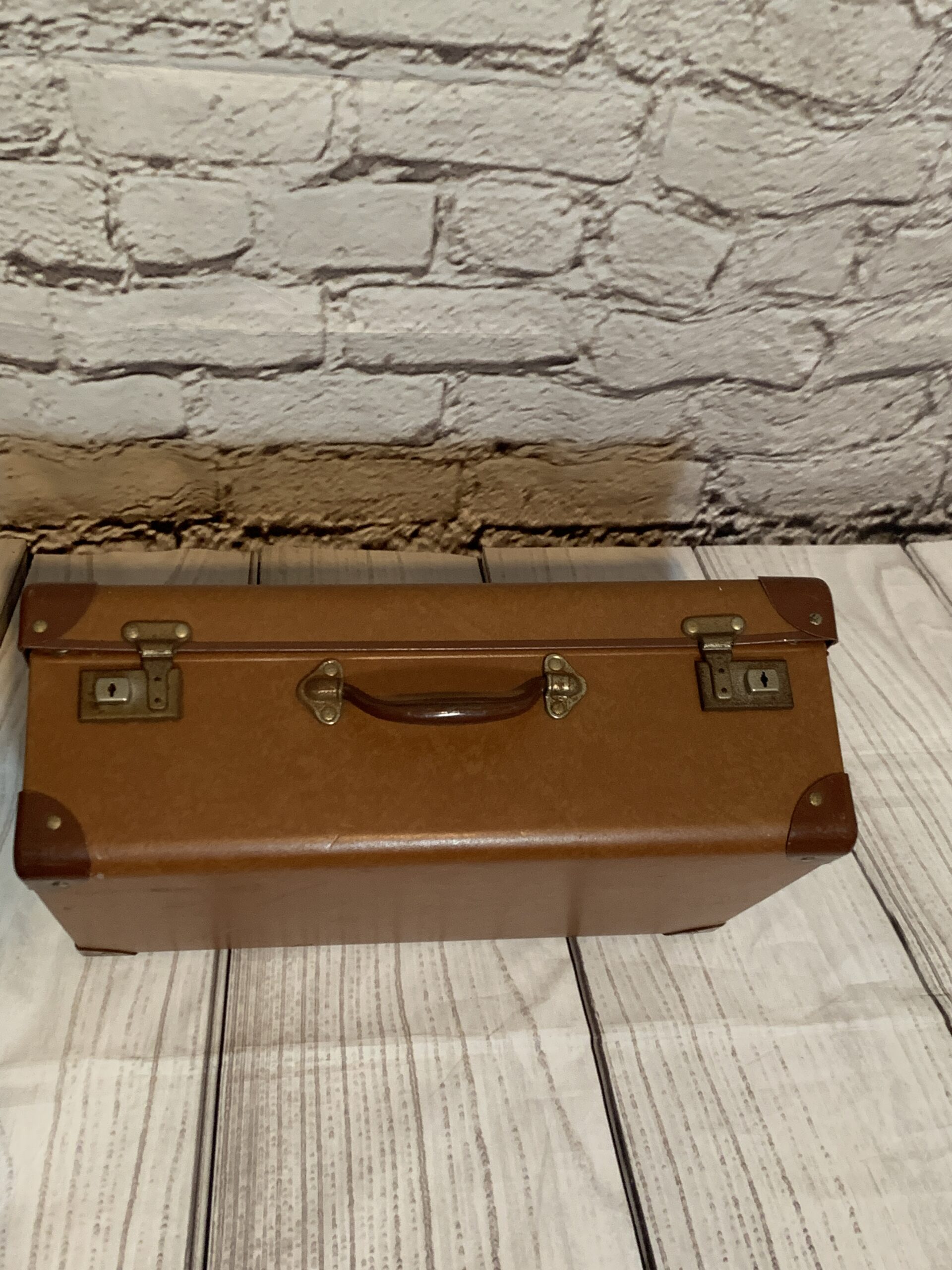 Brown Everlite Suitcase 16x46x31cm - Vintage Keepsakes