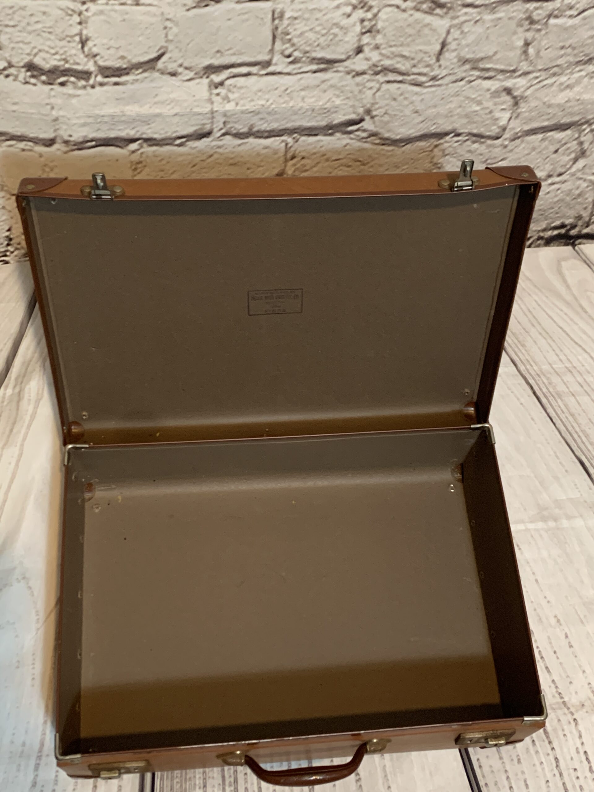 Brown Everlite Suitcase 16x46x31cm - Vintage Keepsakes