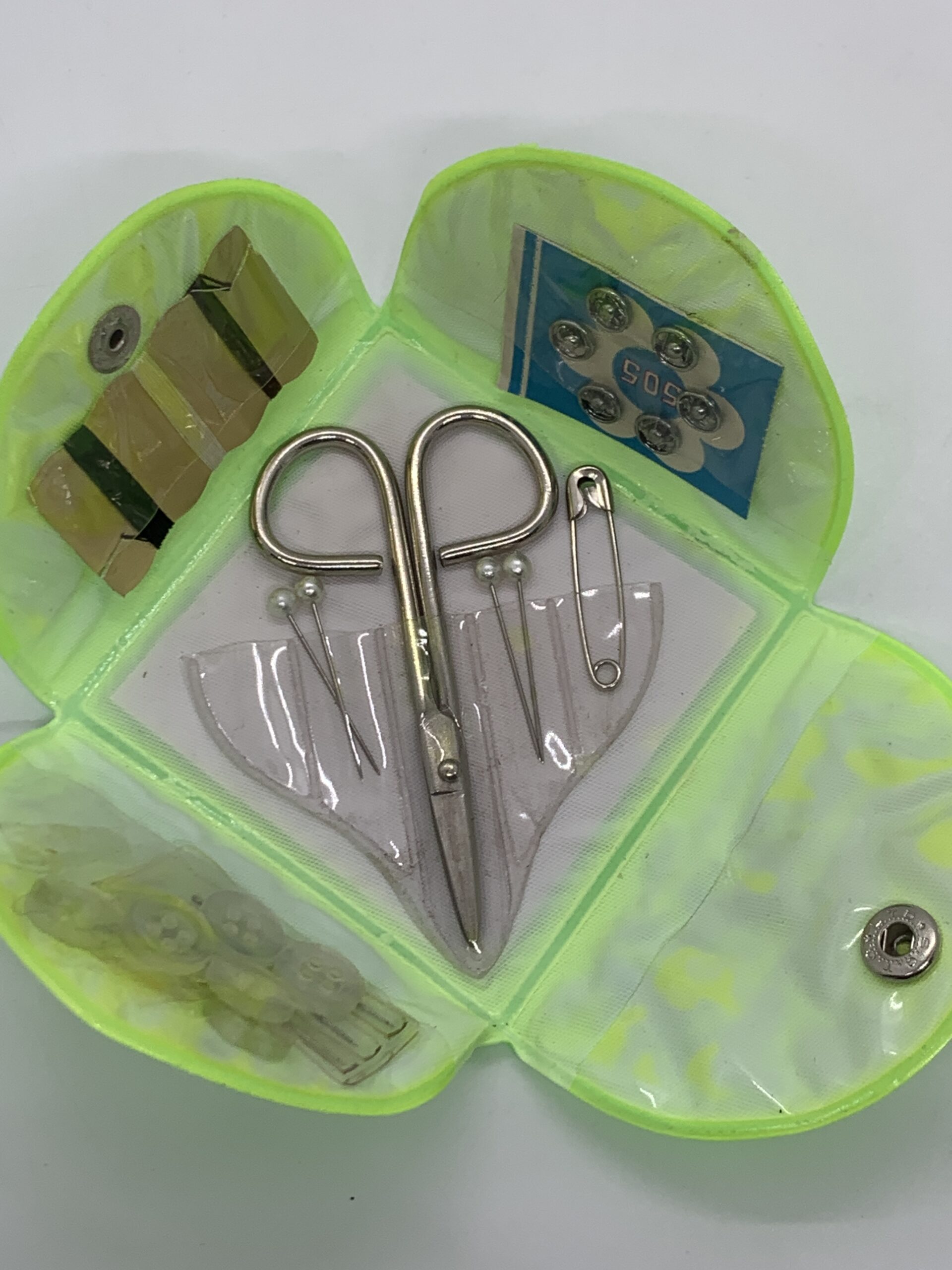 Plastic Folding Travel Sew Kit 7cm - Vintage Keepsakes