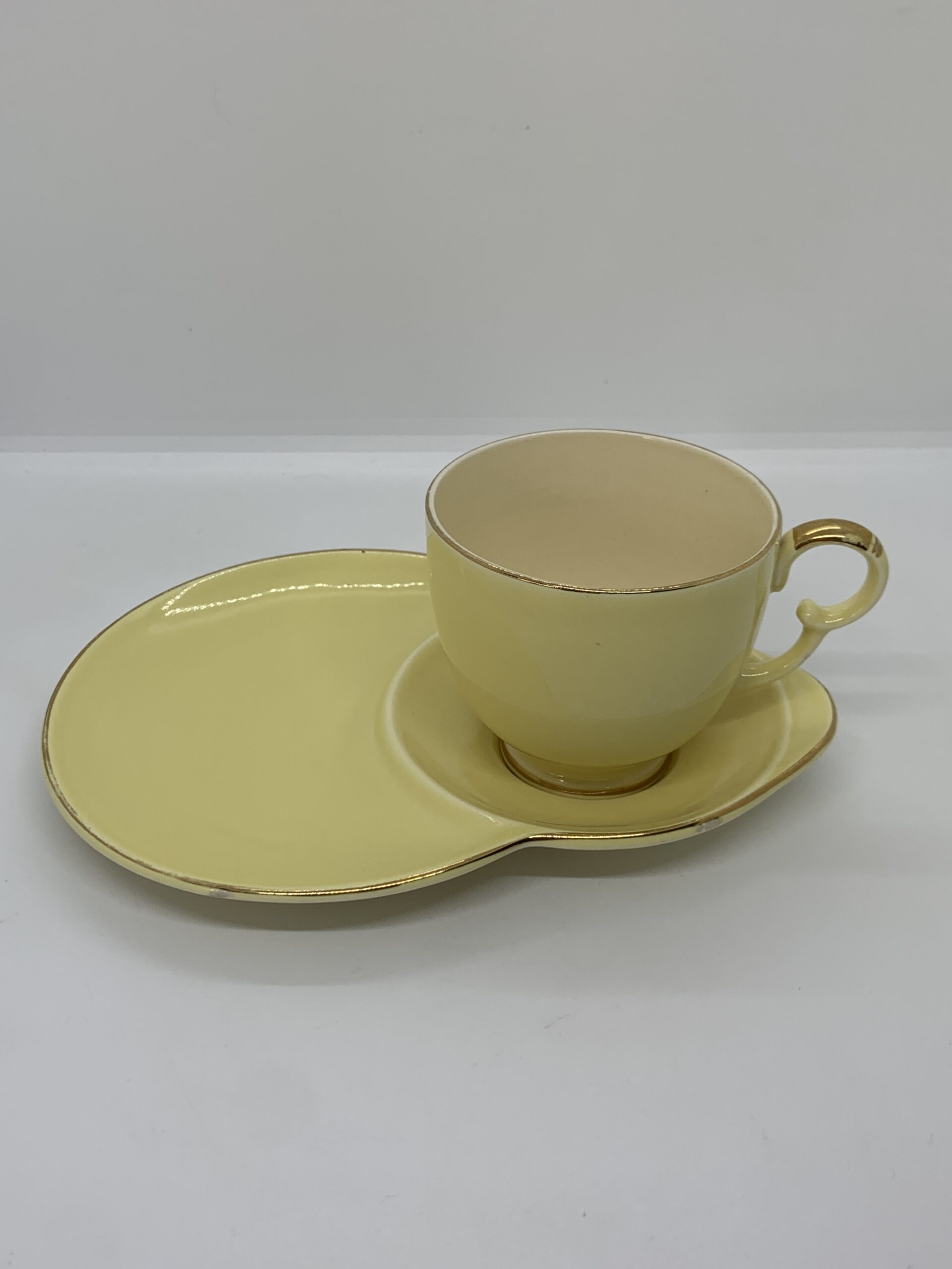 Vintage Crown Devon Pastel Yellow Tennis Set A427 - Vintage Keepsakes