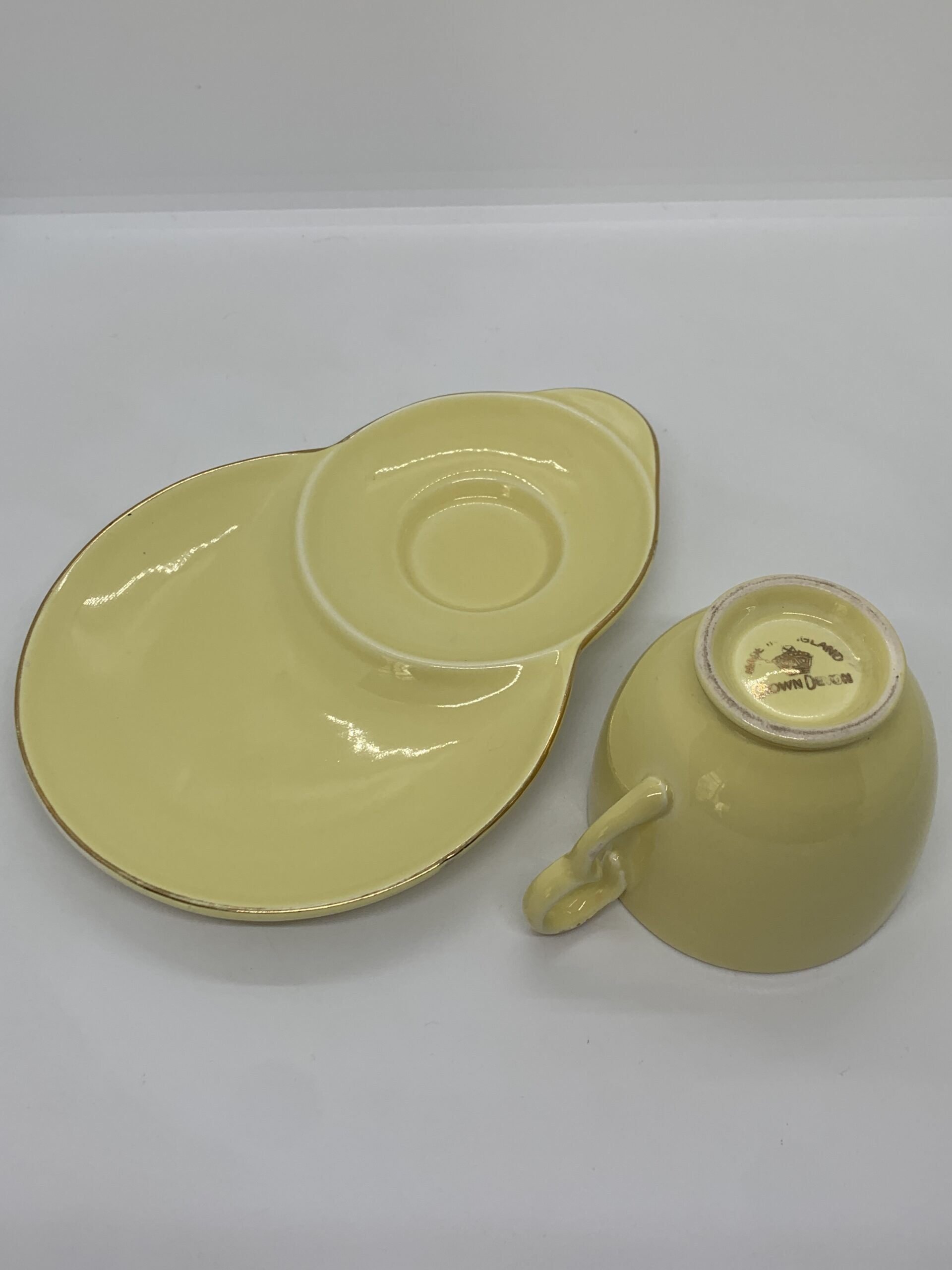 Vintage Crown Devon Pastel Yellow Tennis Set A427 - Vintage Keepsakes