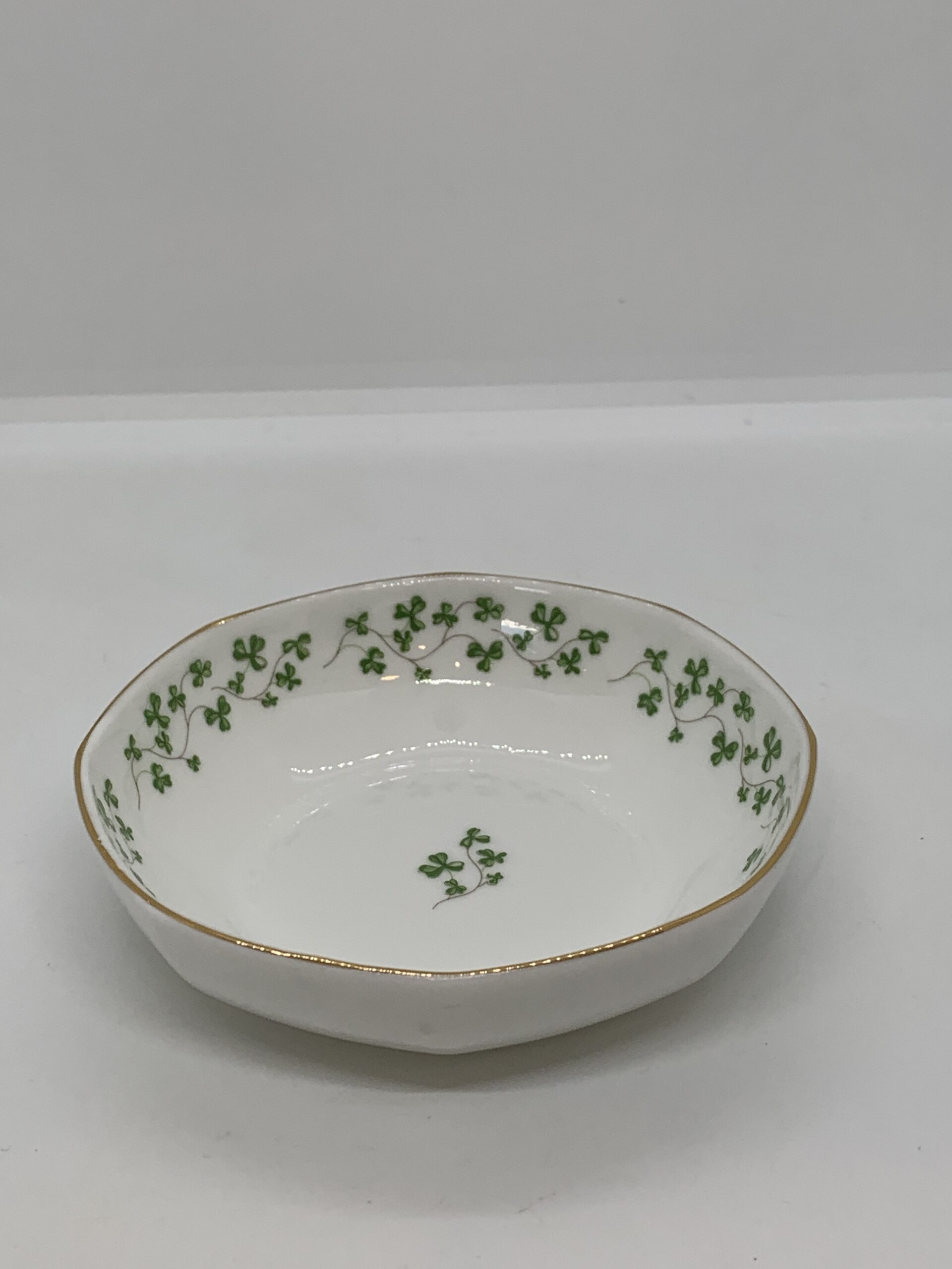 Royal Tara Shamrock Dish 11cm - Vintage Keepsakes