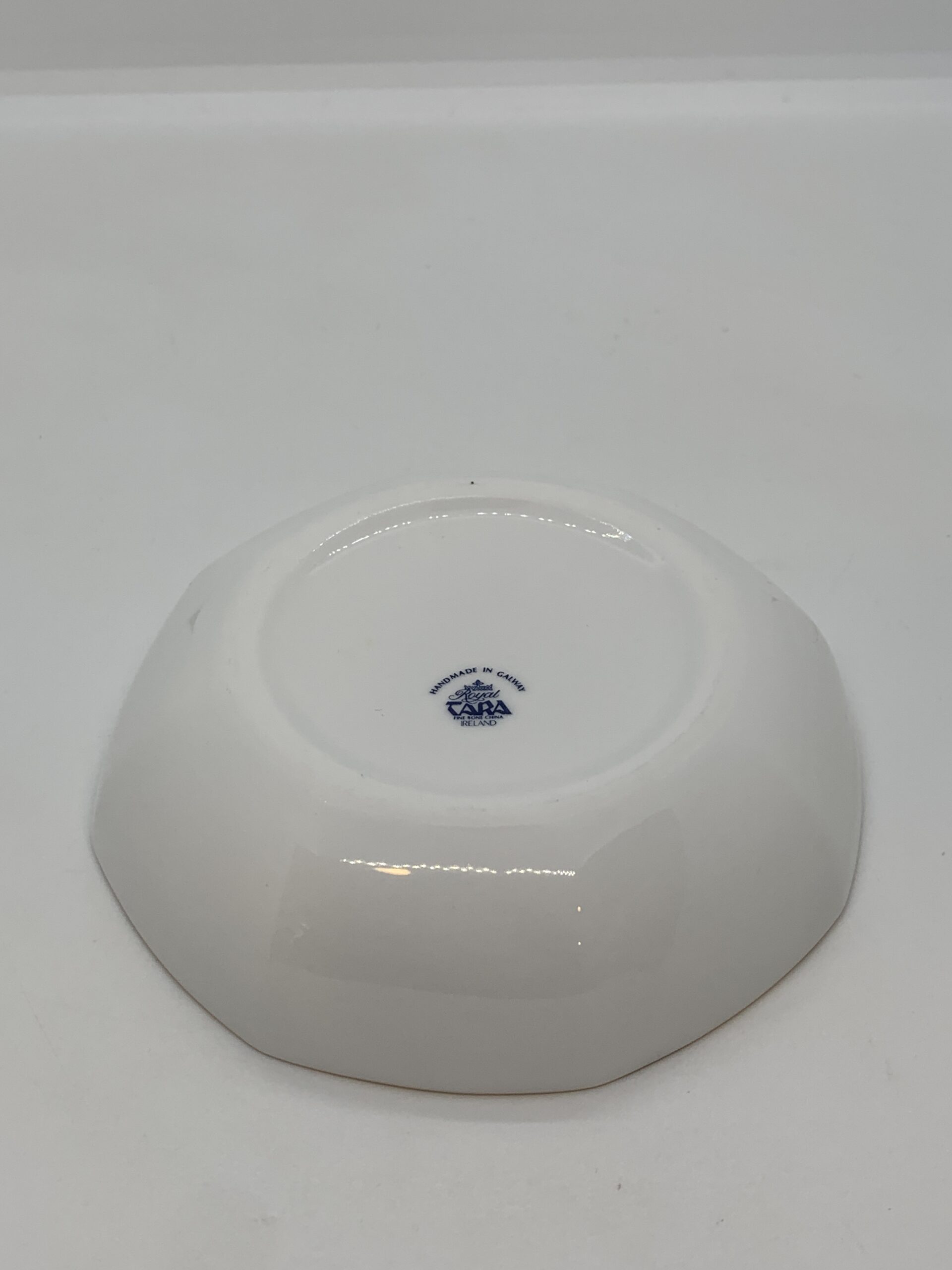 Royal Tara Shamrock Dish 11cm - Vintage Keepsakes