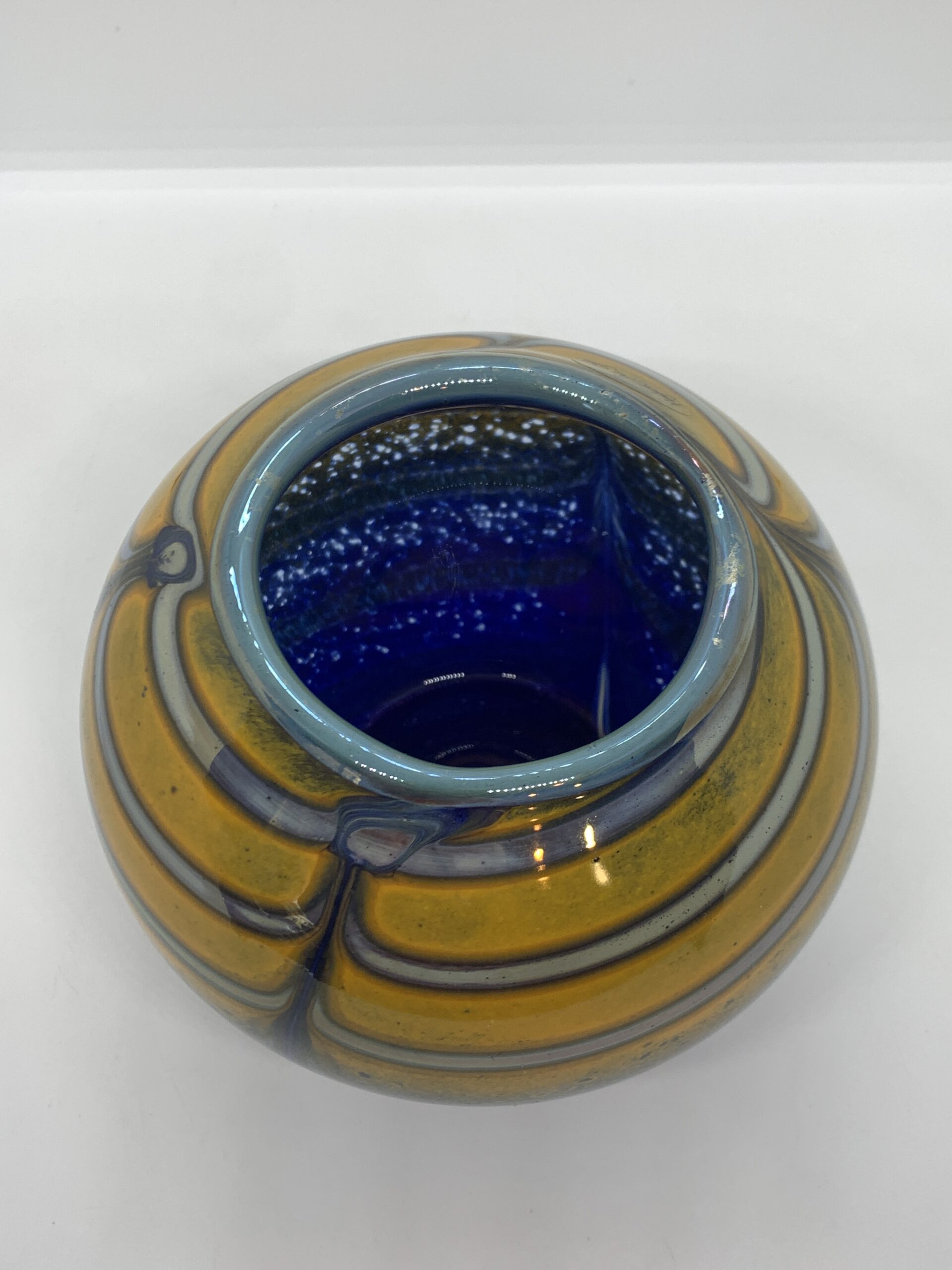 Hoglund Art Glass Vase 11cm - Vintage Keepsakes