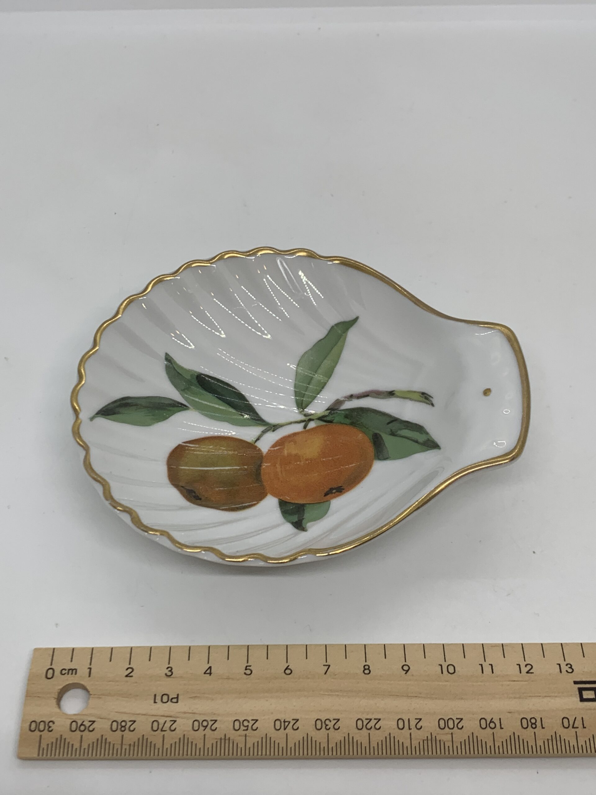 Royal Worcester Evesham Shell Dish 12.5cm - Vintage Keepsakes