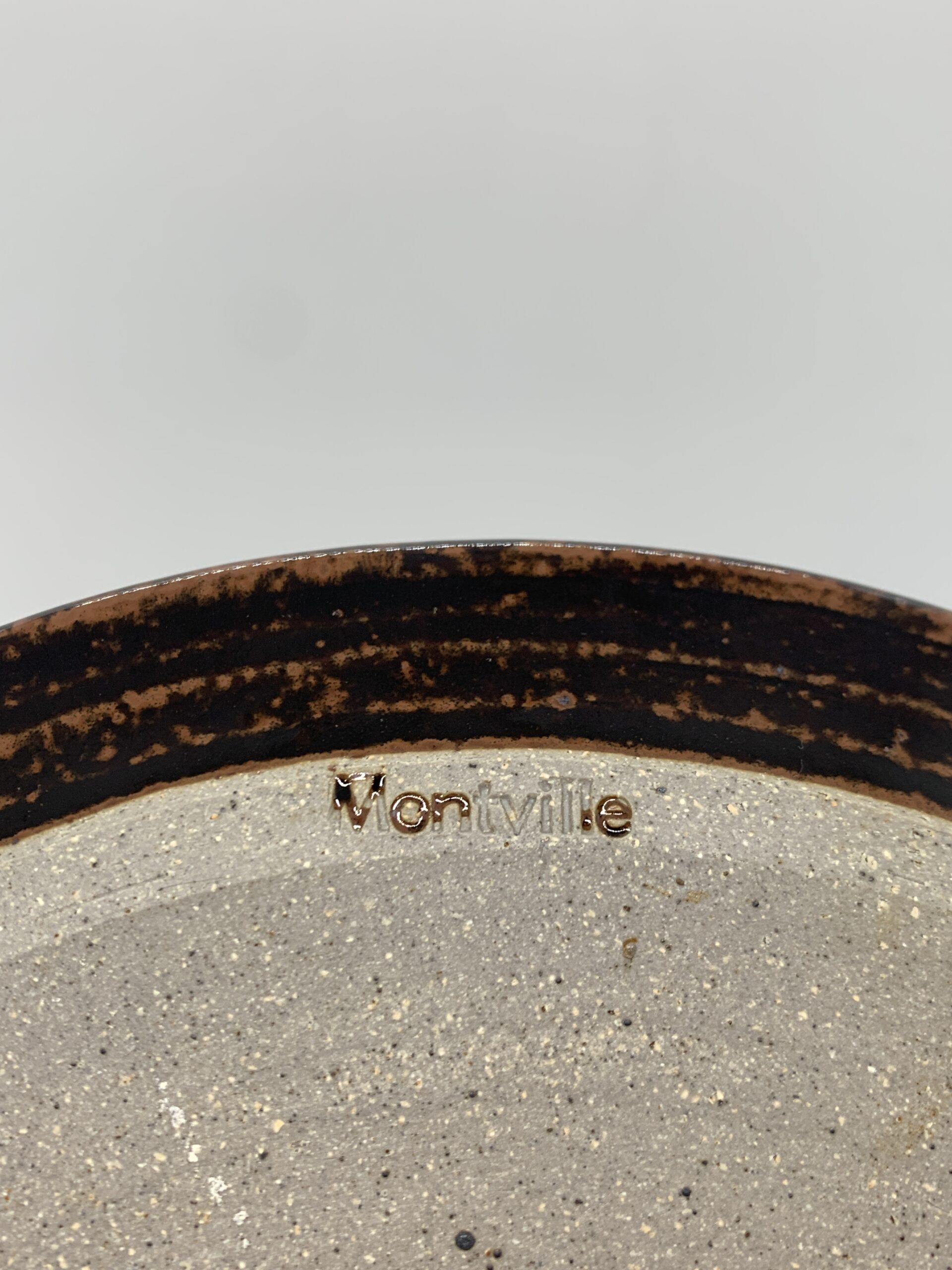 Montville Pottery Plate 23.5cm - Vintage Keepsakes