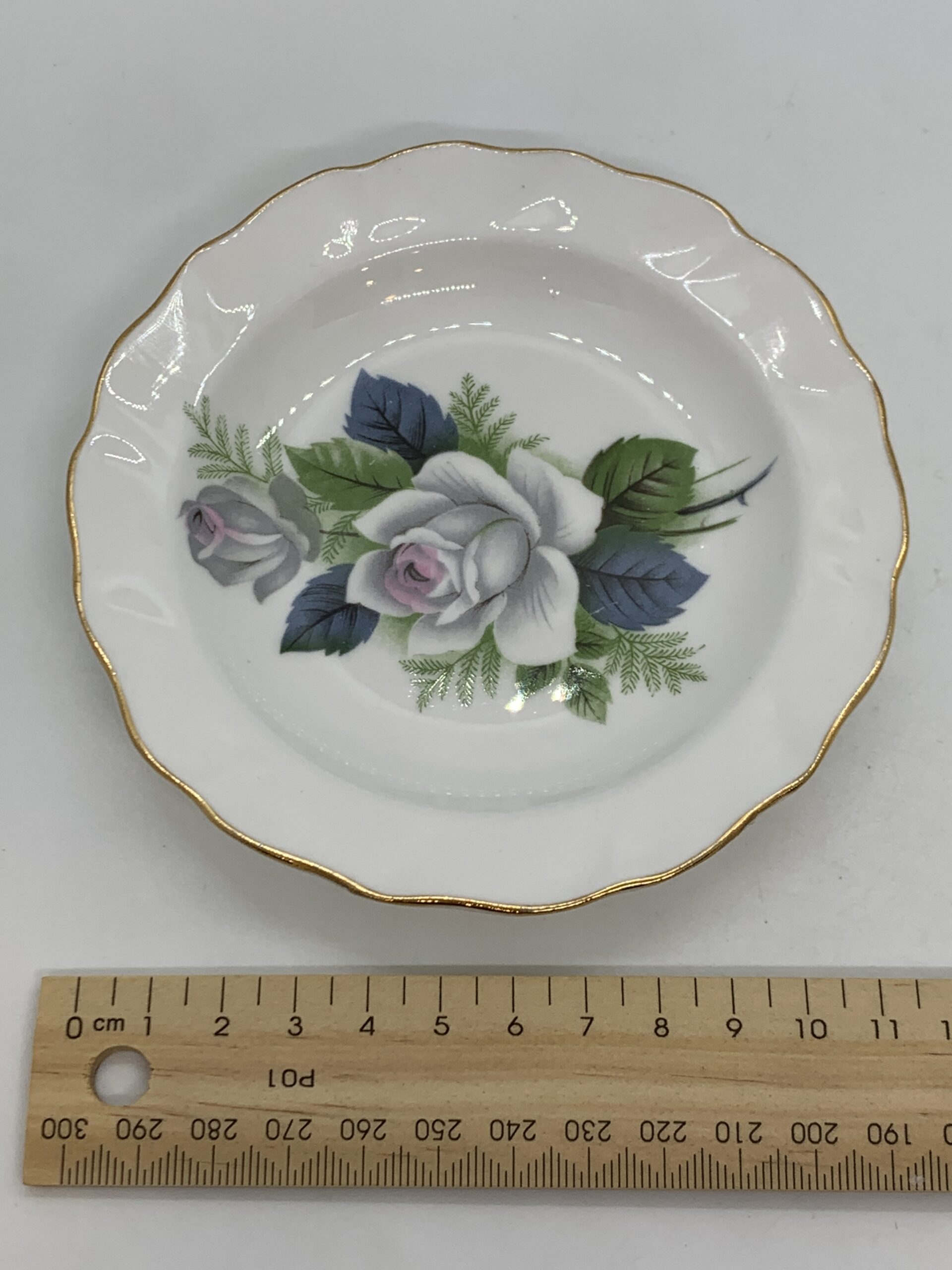 Duchess White Rose Pin Dish 12cm - Vintage Keepsakes