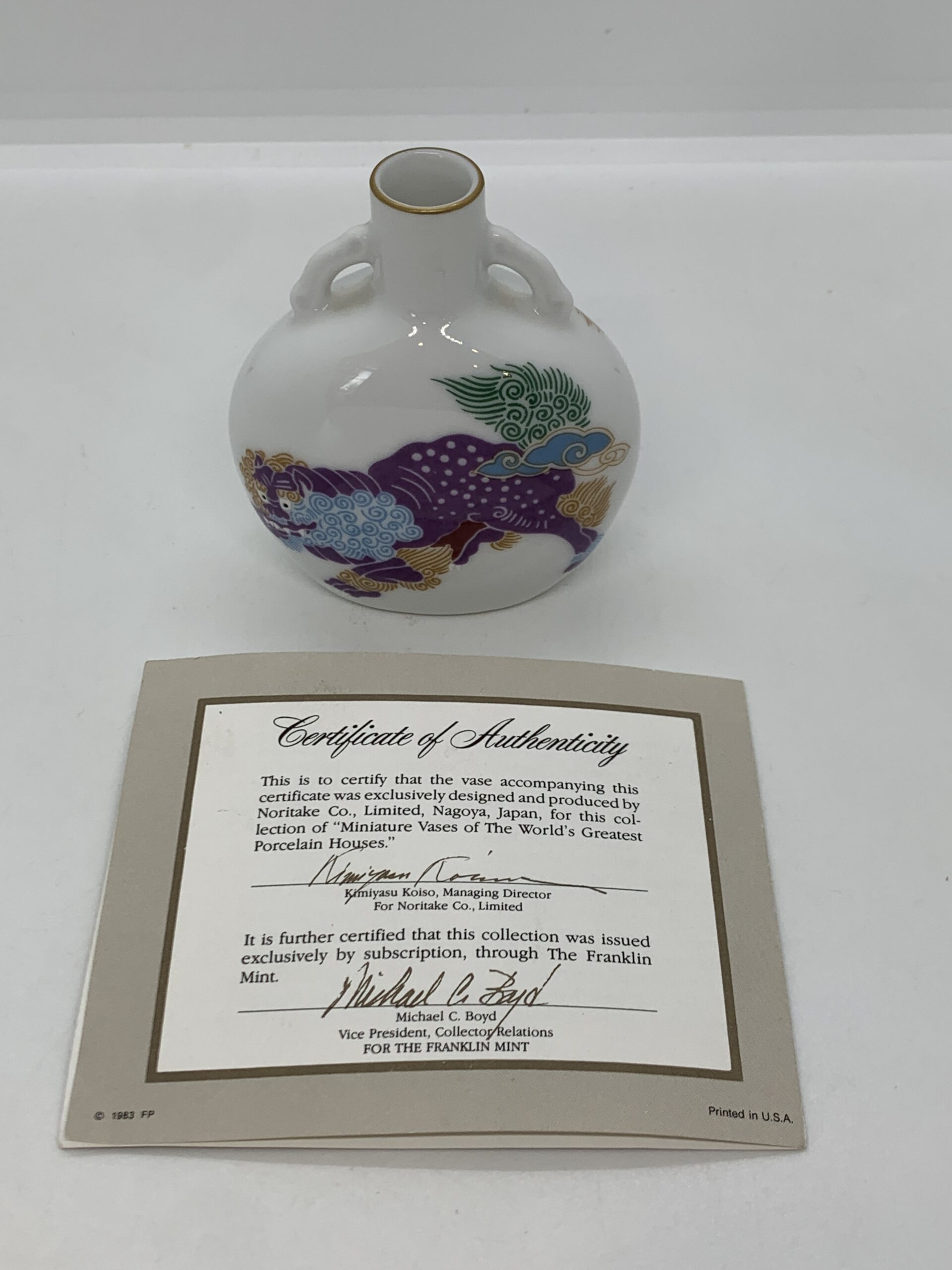 Miniature Noritake Vase with Foo Dog Pattern 8cm - Vintage Keepsakes