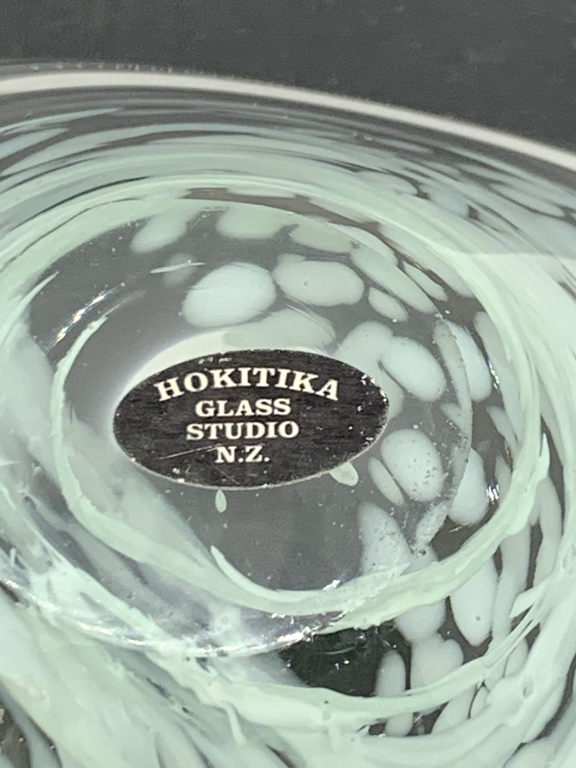 NZ Glass Plate Hokitika Glass Studio 11cm - Vintage Keepsakes