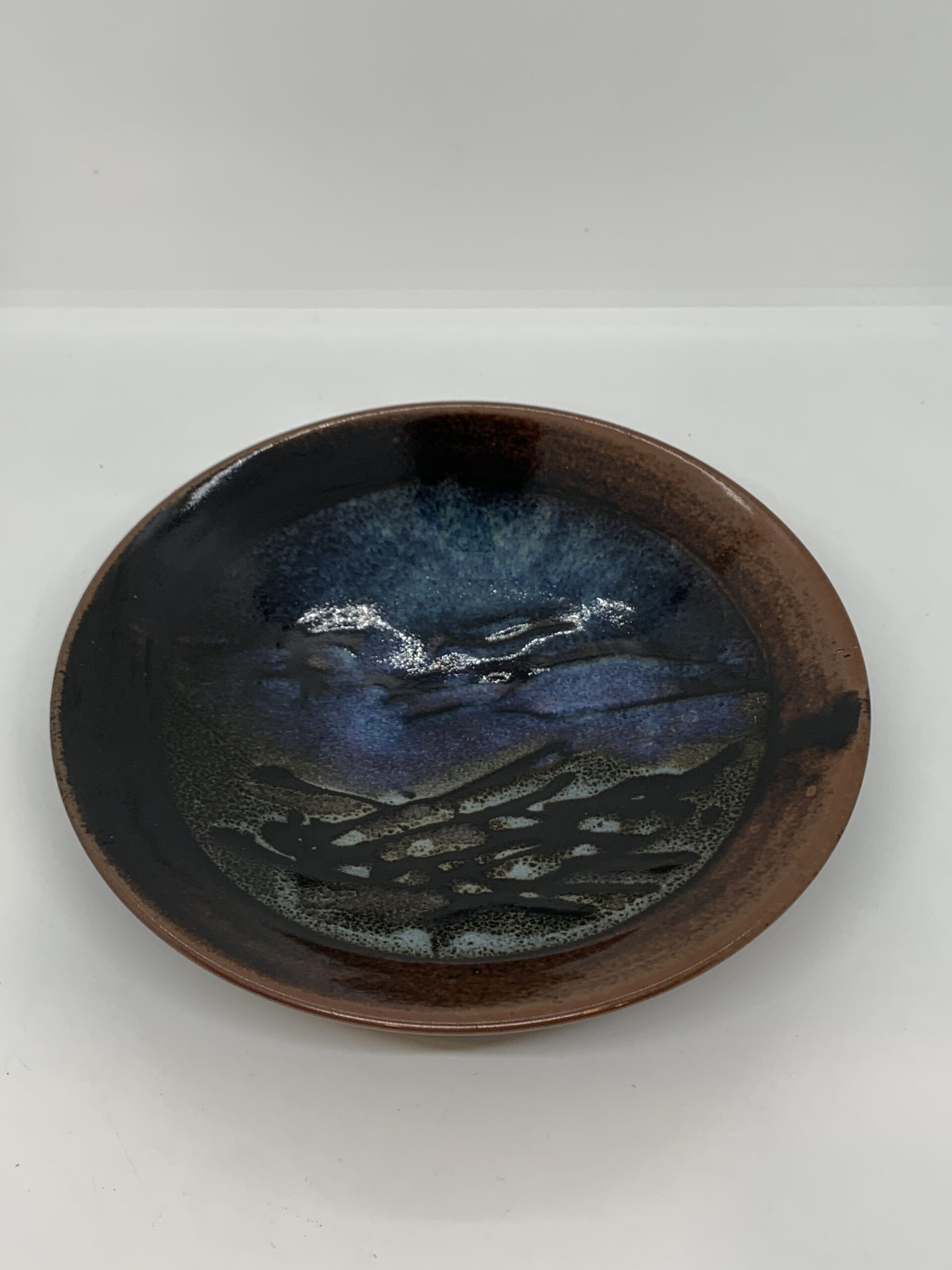 Greg Daly Plate 18.5cm Signed to base - Vintage Keepsakes