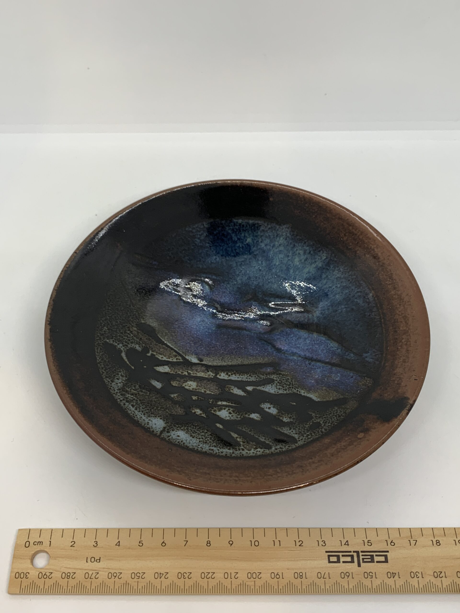 Greg Daly Plate 18.5cm Signed to base - Vintage Keepsakes
