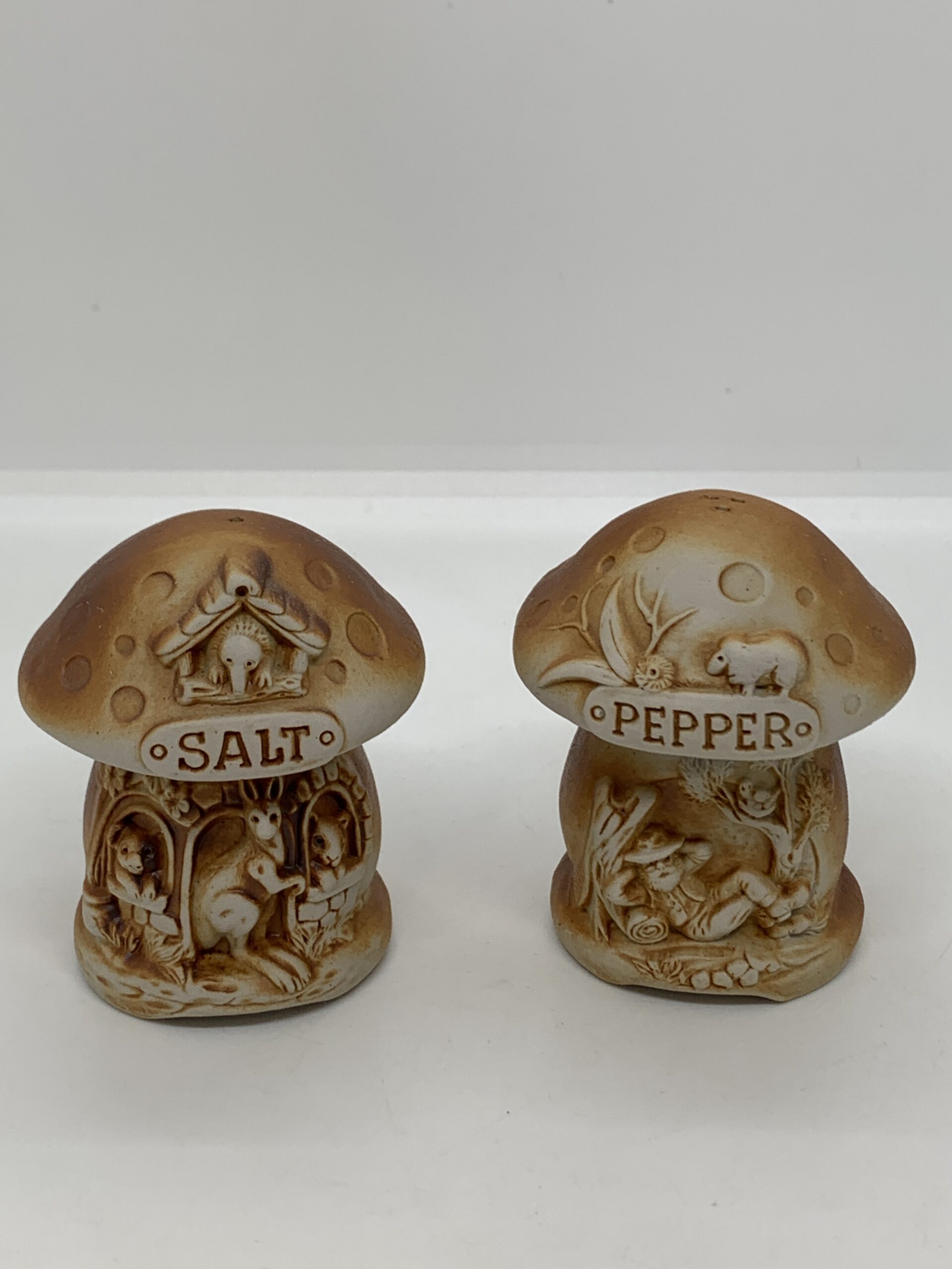 Swagman Pottery Salt and Pepper Mushrooms 7cm - Vintage Keepsakes