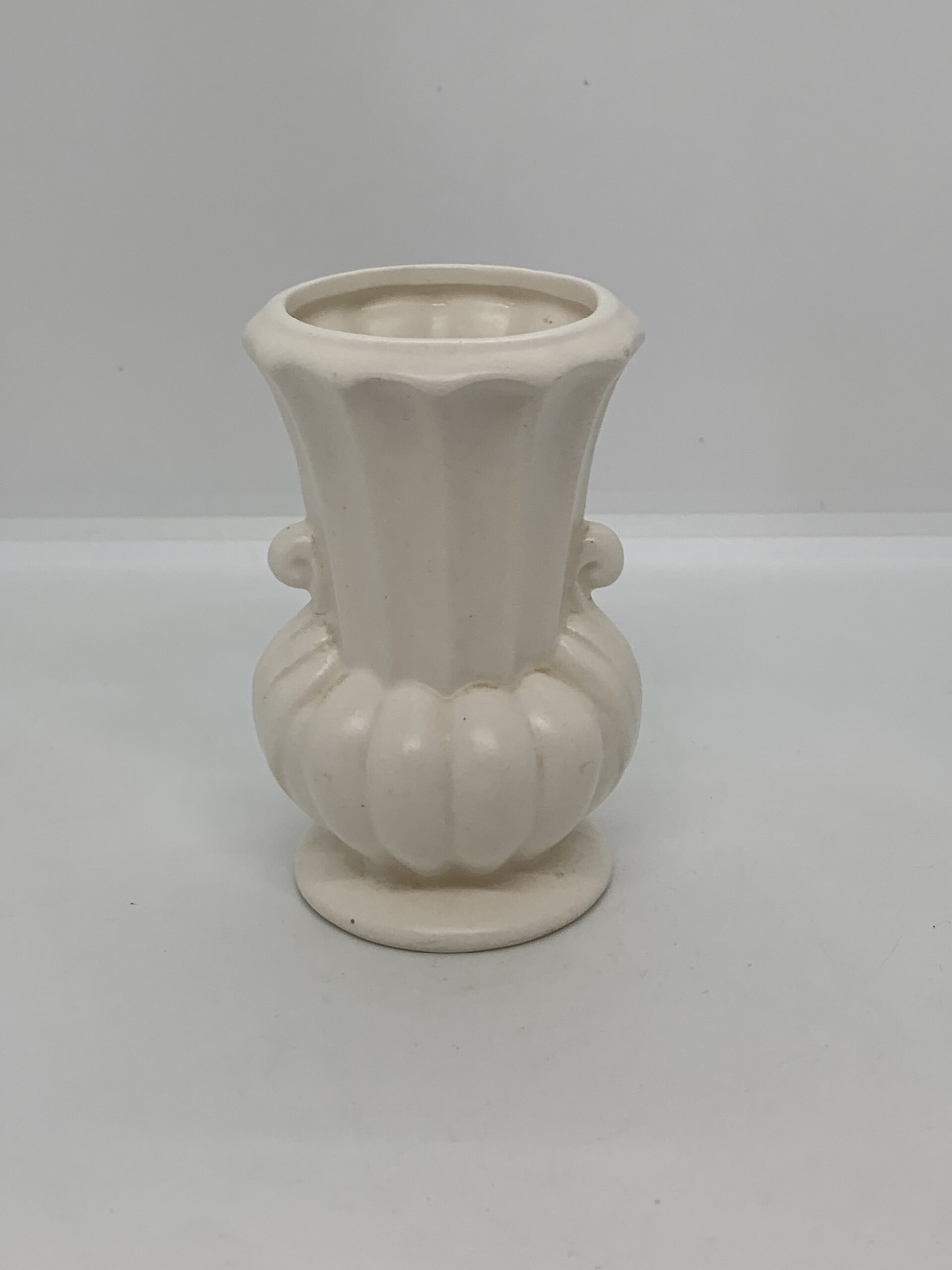 Small White Urn Vase 10cm 3053 - Vintage Keepsakes