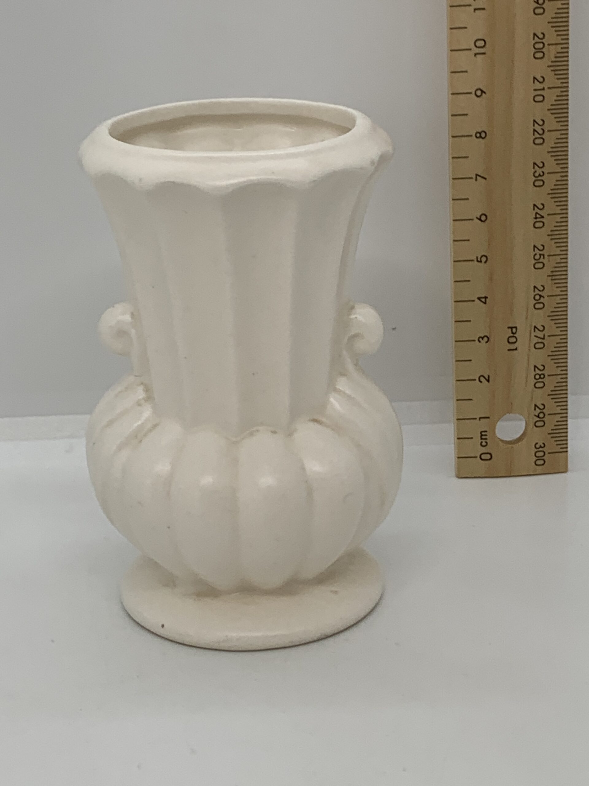 Small White Urn Vase 10cm 3053 - Vintage Keepsakes