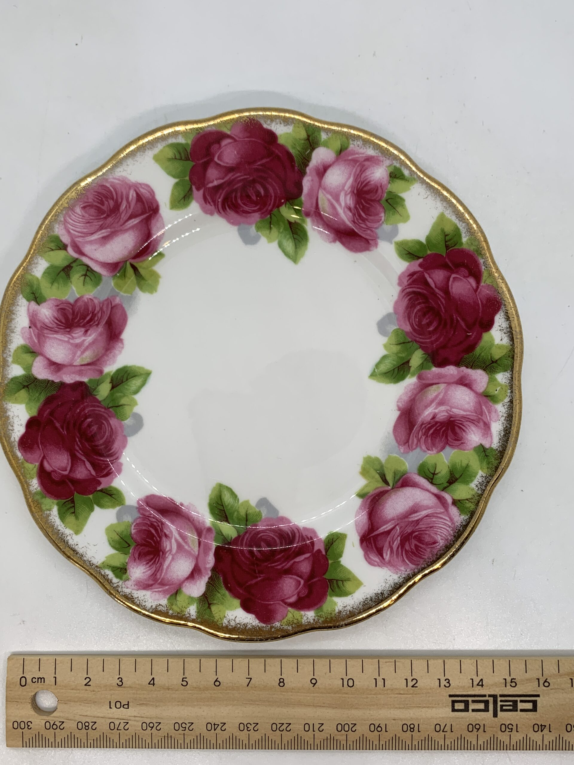 Royal Albert Old English Roses Plate 16cm - Vintage Keepsakes
