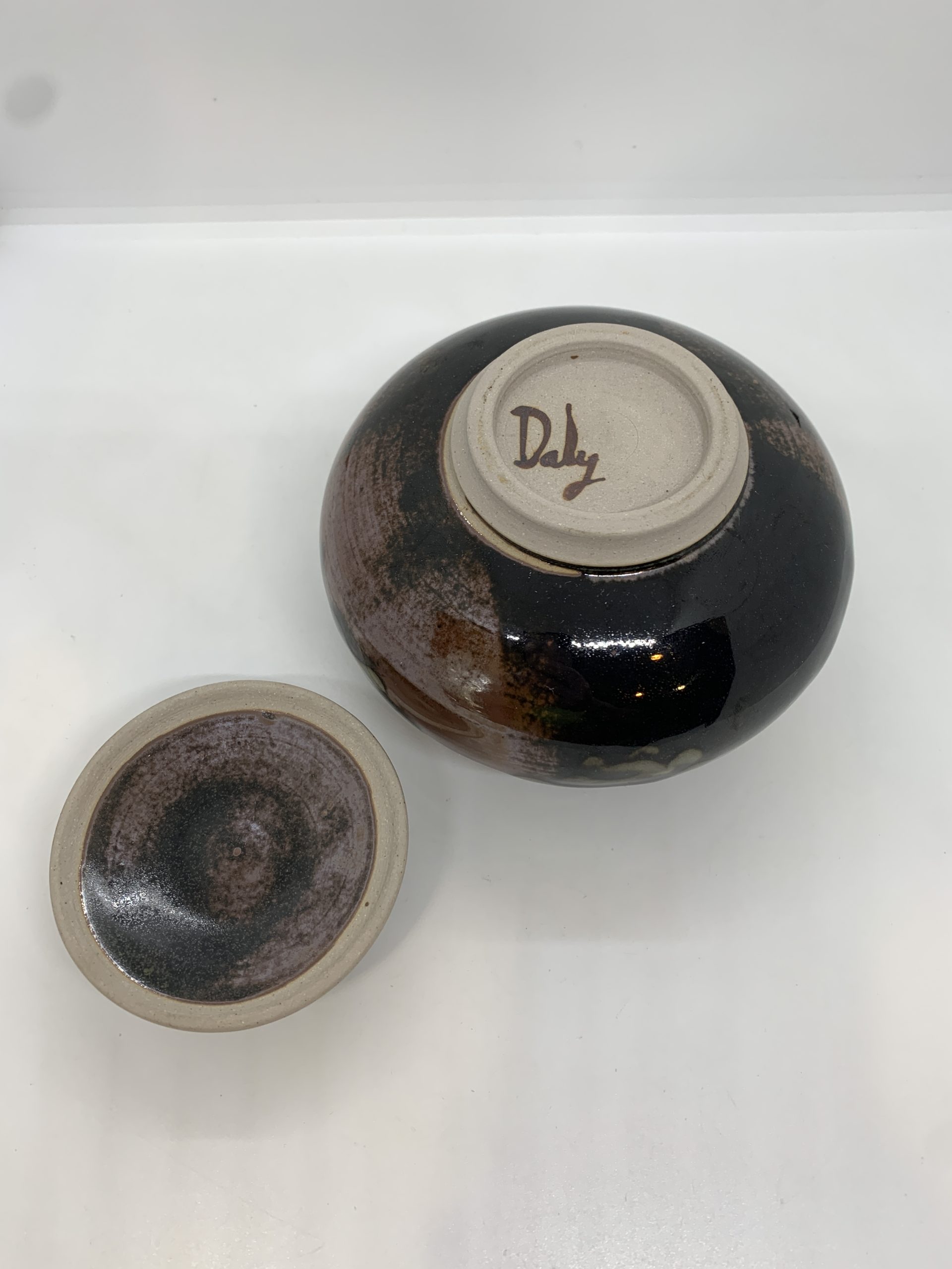 Greg Daly Pottery Lidded Bowl 16cm (signed and stamped) - Vintage Keepsakes