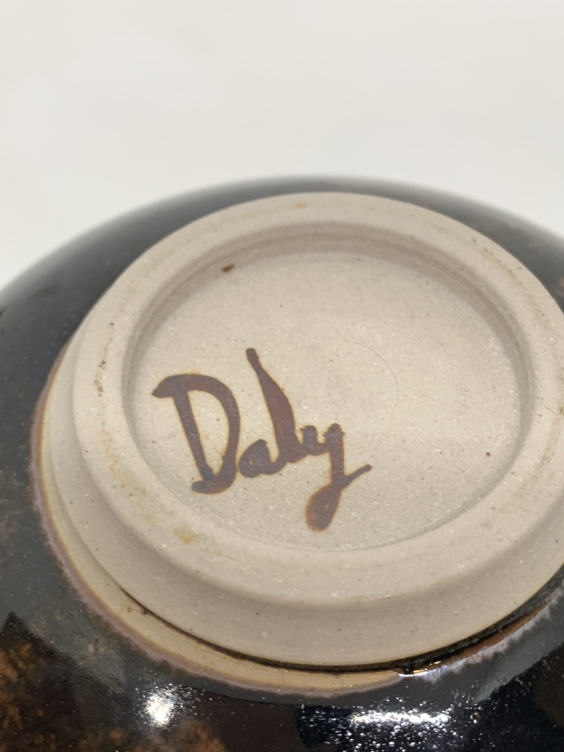 Greg Daly Pottery Lidded Bowl 16cm (signed and stamped) - Vintage Keepsakes