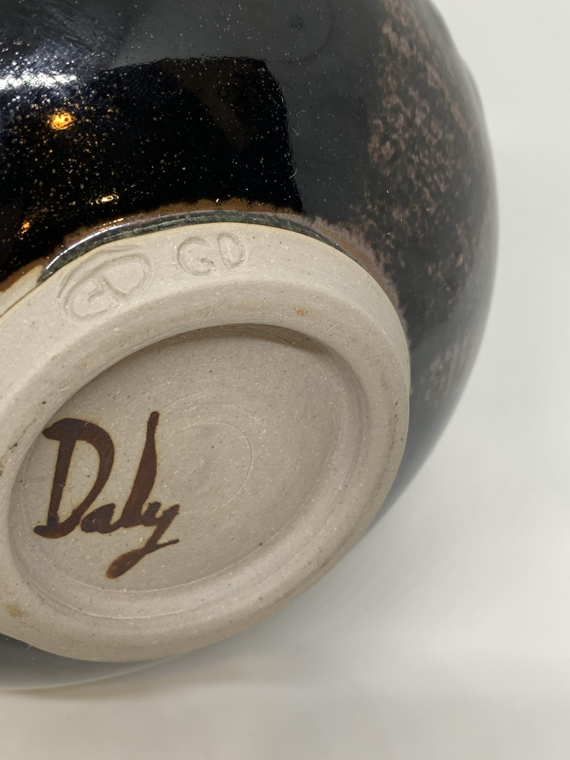 Greg Daly Pottery Lidded Bowl 16cm (signed and stamped) - Vintage Keepsakes
