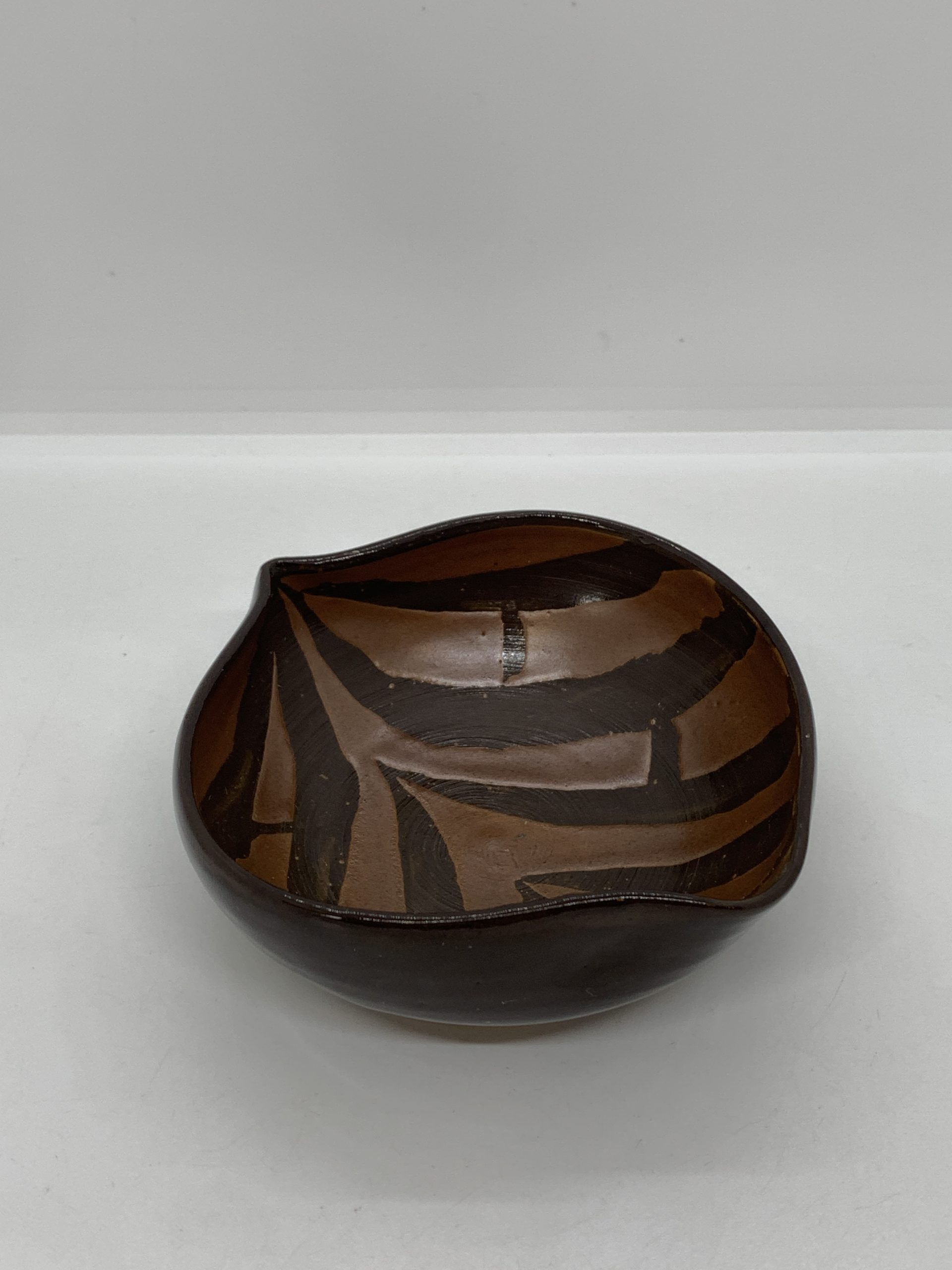 Dyson Australia Pottery Leaf Bowl 14cm - Vintage Keepsakes