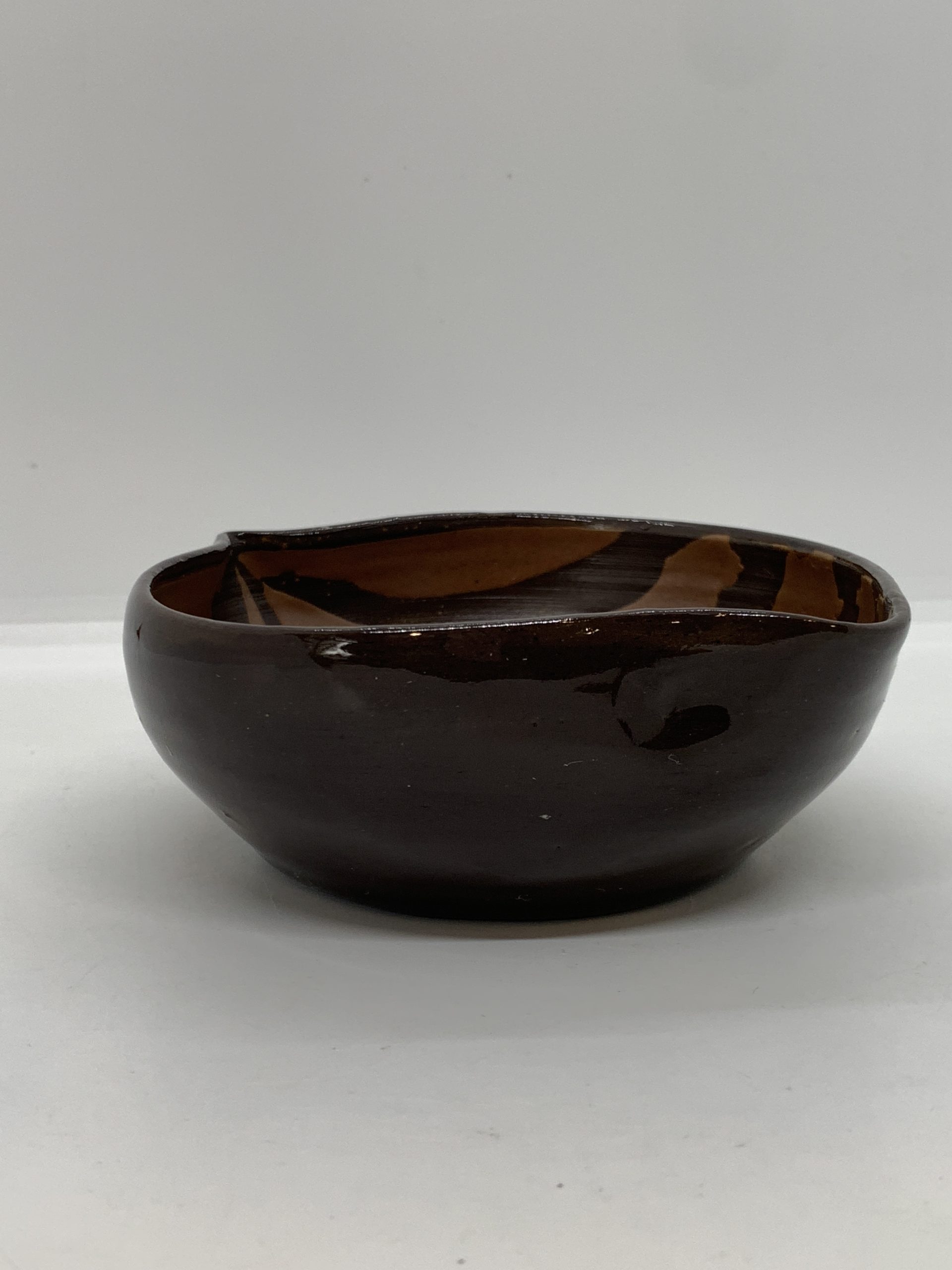 Dyson Australia Pottery Leaf Bowl 14cm - Vintage Keepsakes