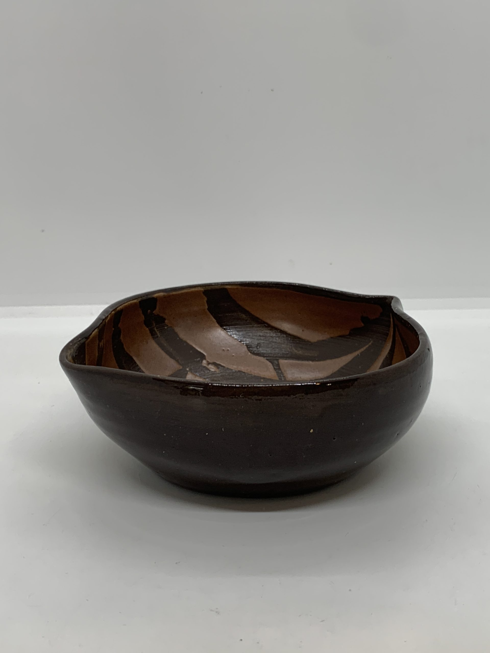 Dyson Australia Pottery Leaf Bowl 14cm - Vintage Keepsakes