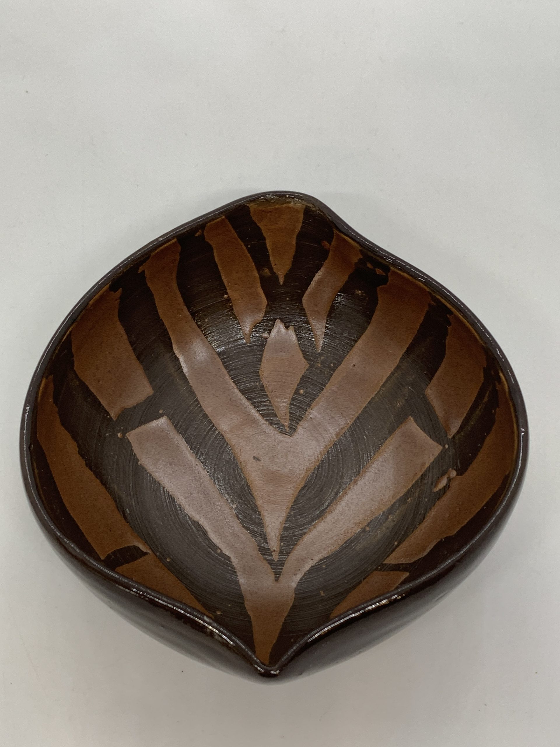 Dyson Australia Pottery Leaf Bowl 14cm - Vintage Keepsakes