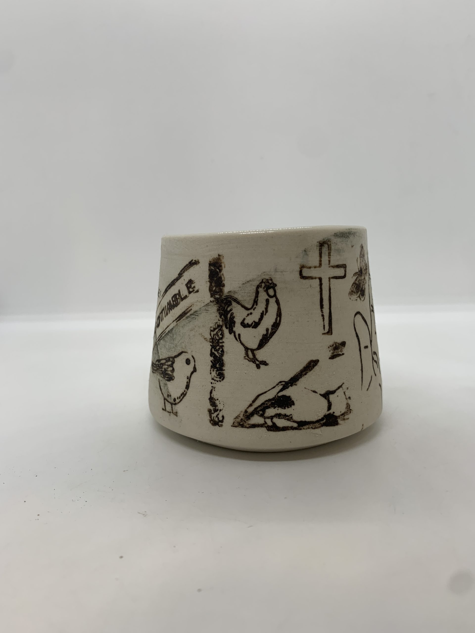 Sue Sanderson Potter Teacup 7cm - Vintage Keepsakes