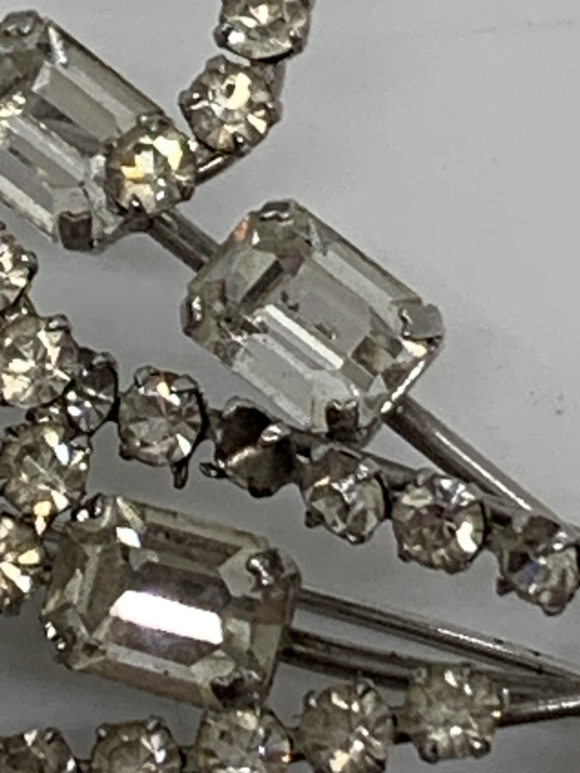 Vintage Rhinestone Brooch - Vintage Keepsakes