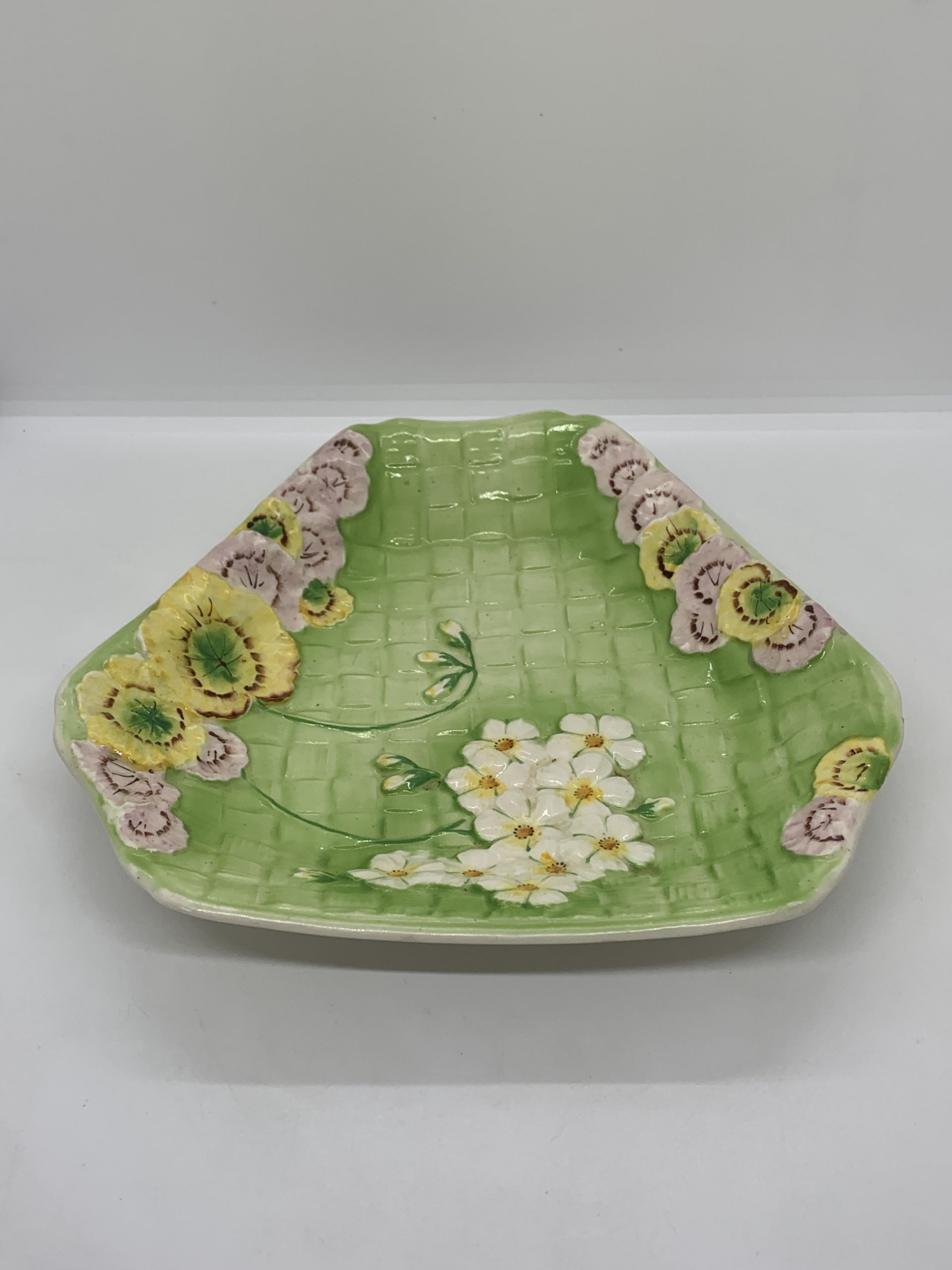 Geranium Triangular Form Plate 21cm - Vintage Keepsakes