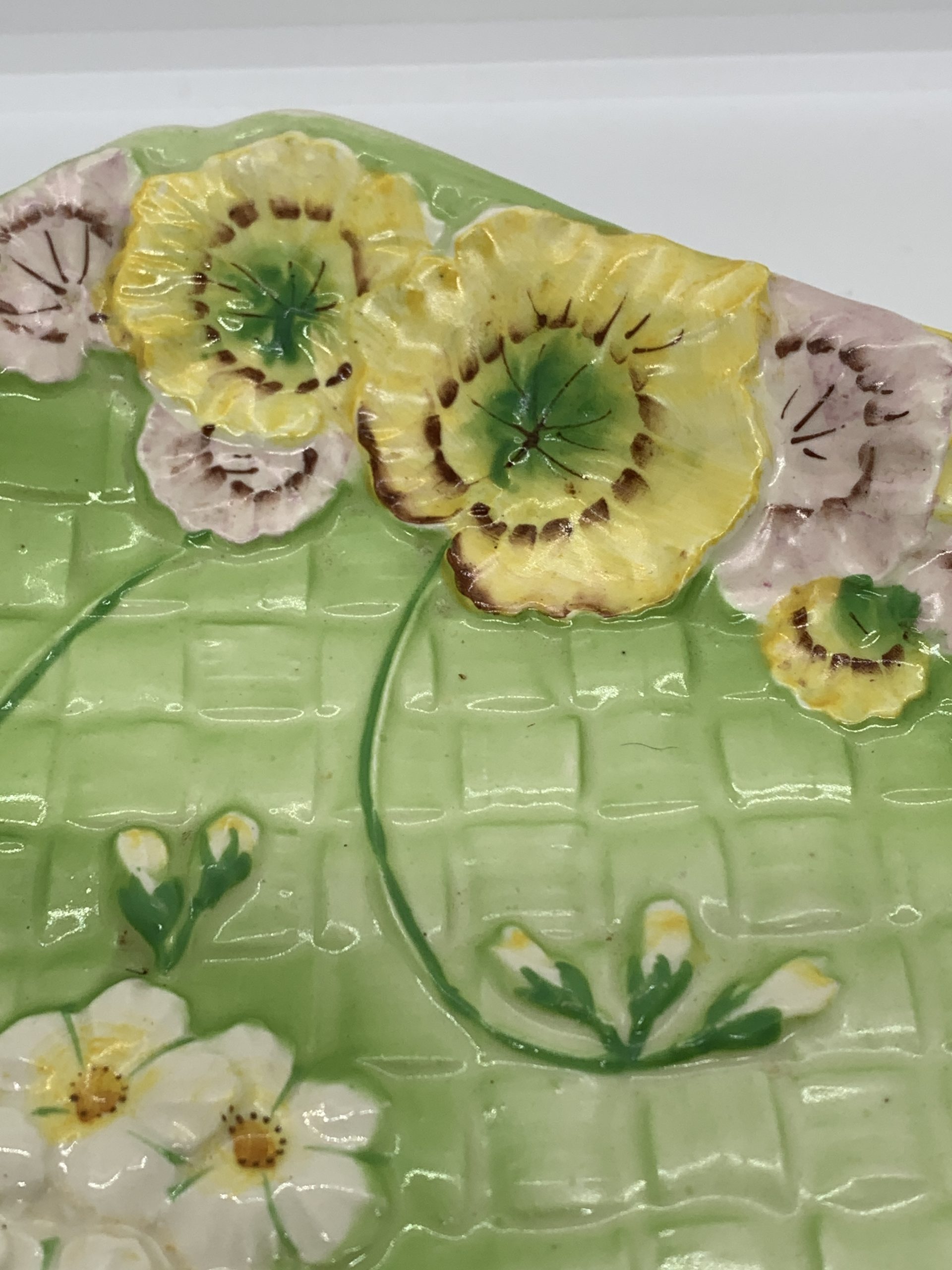 Geranium Triangular Form Plate 21cm - Vintage Keepsakes
