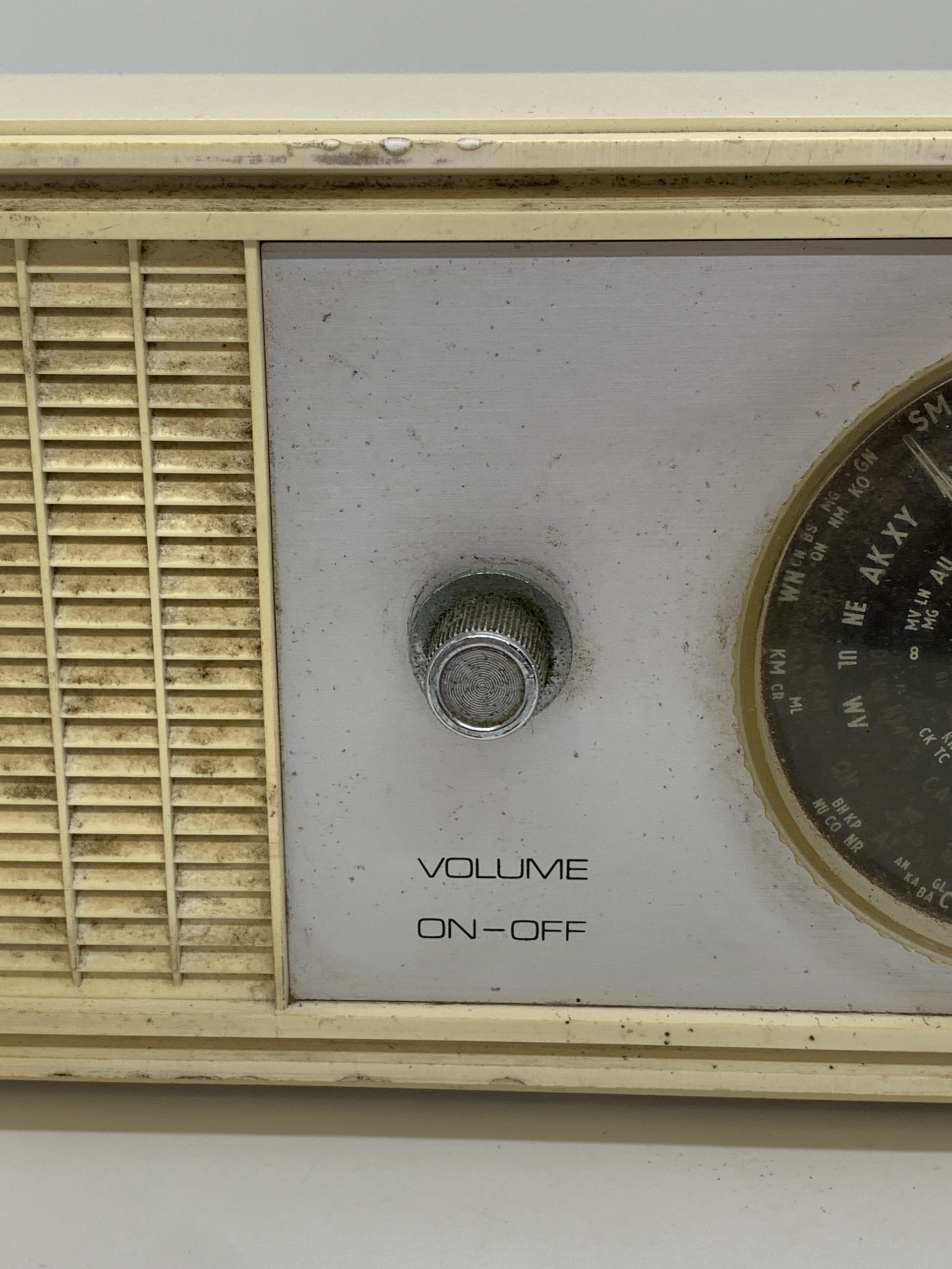 Astor Solid State Radio 14x35cm (untested) - Vintage Keepsakes