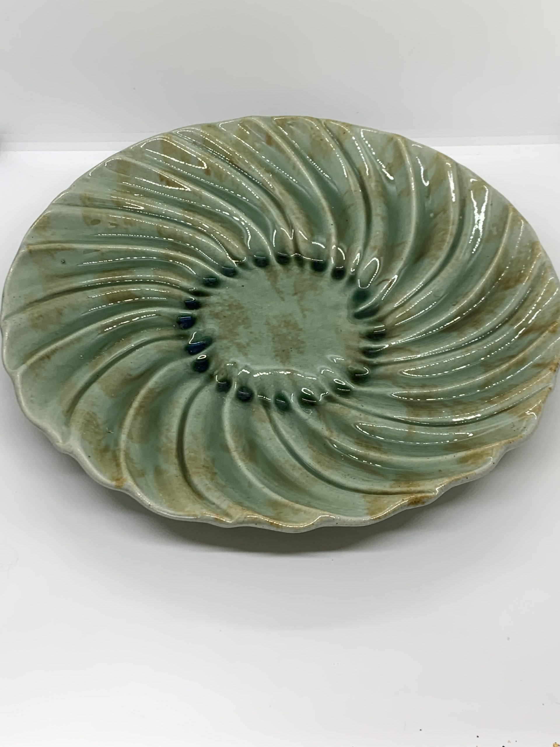 Regal Mashman Spiral Fluted Pottery Platter 31cm - Vintage Keepsakes