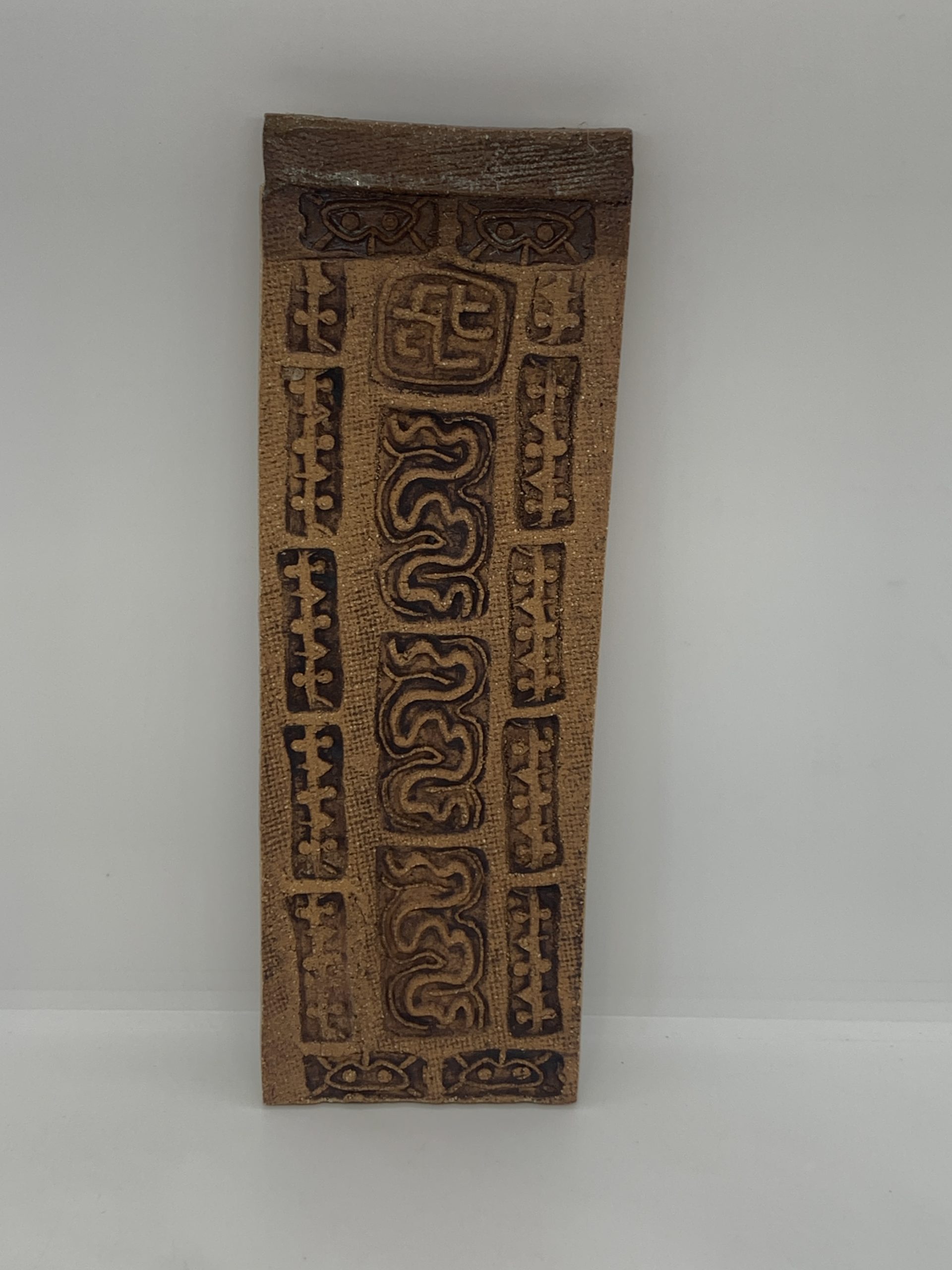 RJ Price 2000 Pottery Wall Hang 28cm - Vintage Keepsakes